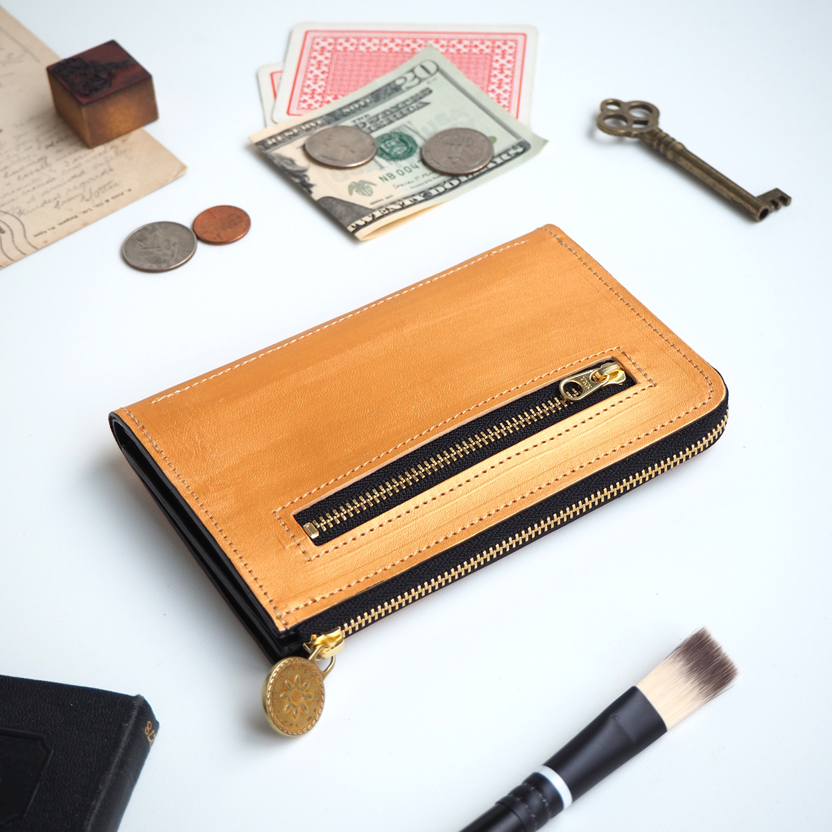 L字ファスナー ミドル財布（ペイント ゴールド）牛革 レディース メンズを仕入れる | ECモールに無い商品の仕入れならorosy（オロシー）