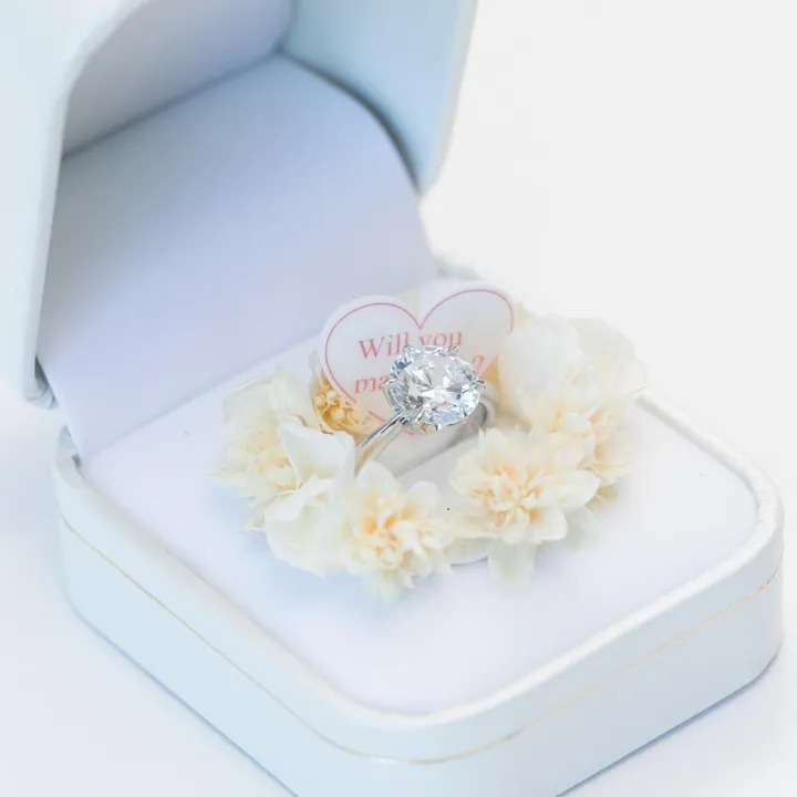 オルコス プロポーズリング/ドライ＆プリザーブドフラワー Ver.2/ オフホワイト/『Will you marry me?』を仕入れる | ECモールに無い商品の仕入れならorosy（オロシー）