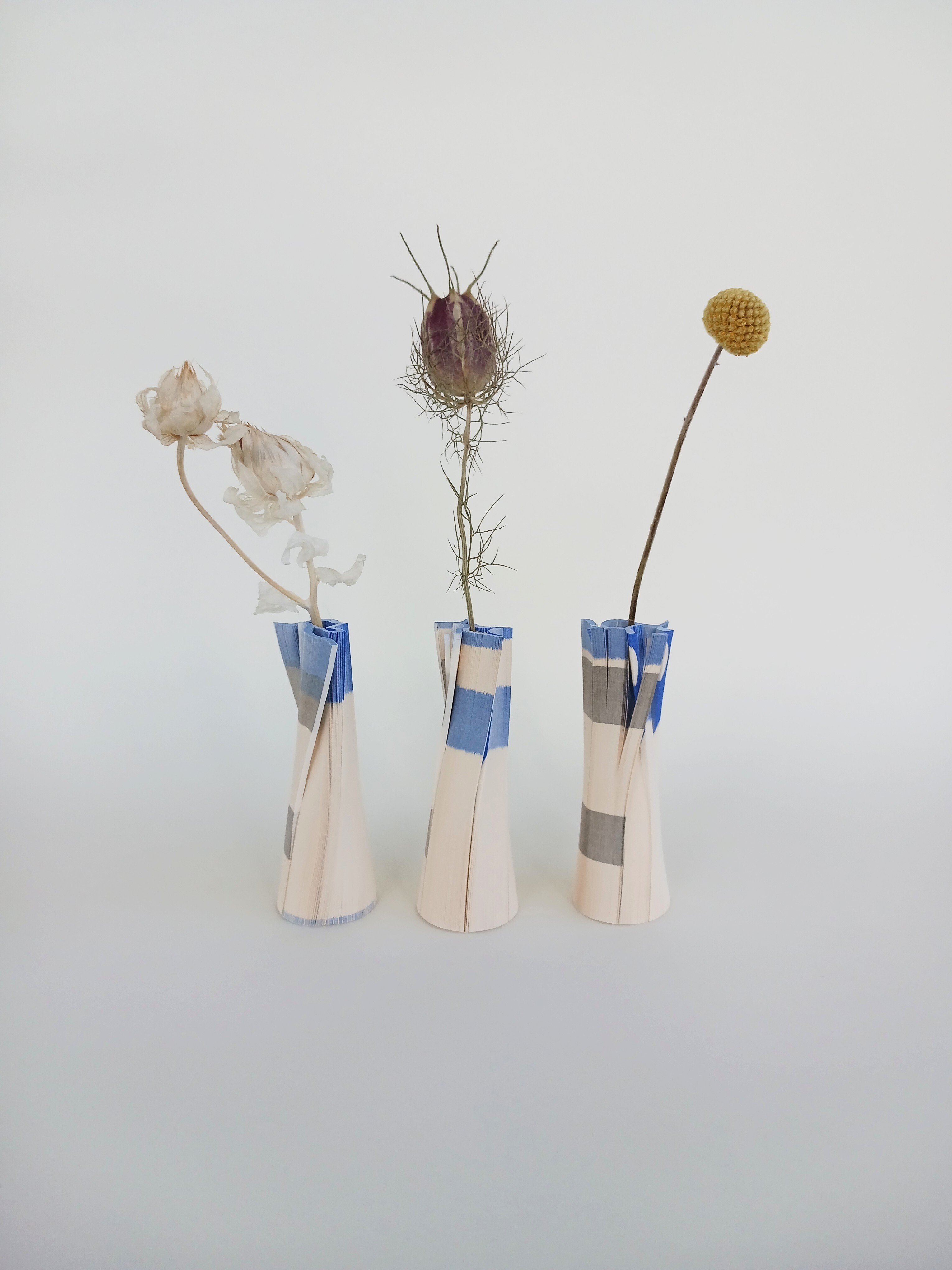 ドライフラワーの花器｜うねり リソグラフ 青×グレー No.1 [花：アソート]を仕入れる | ECモールに無い商品の仕入れならorosy（オロシー）