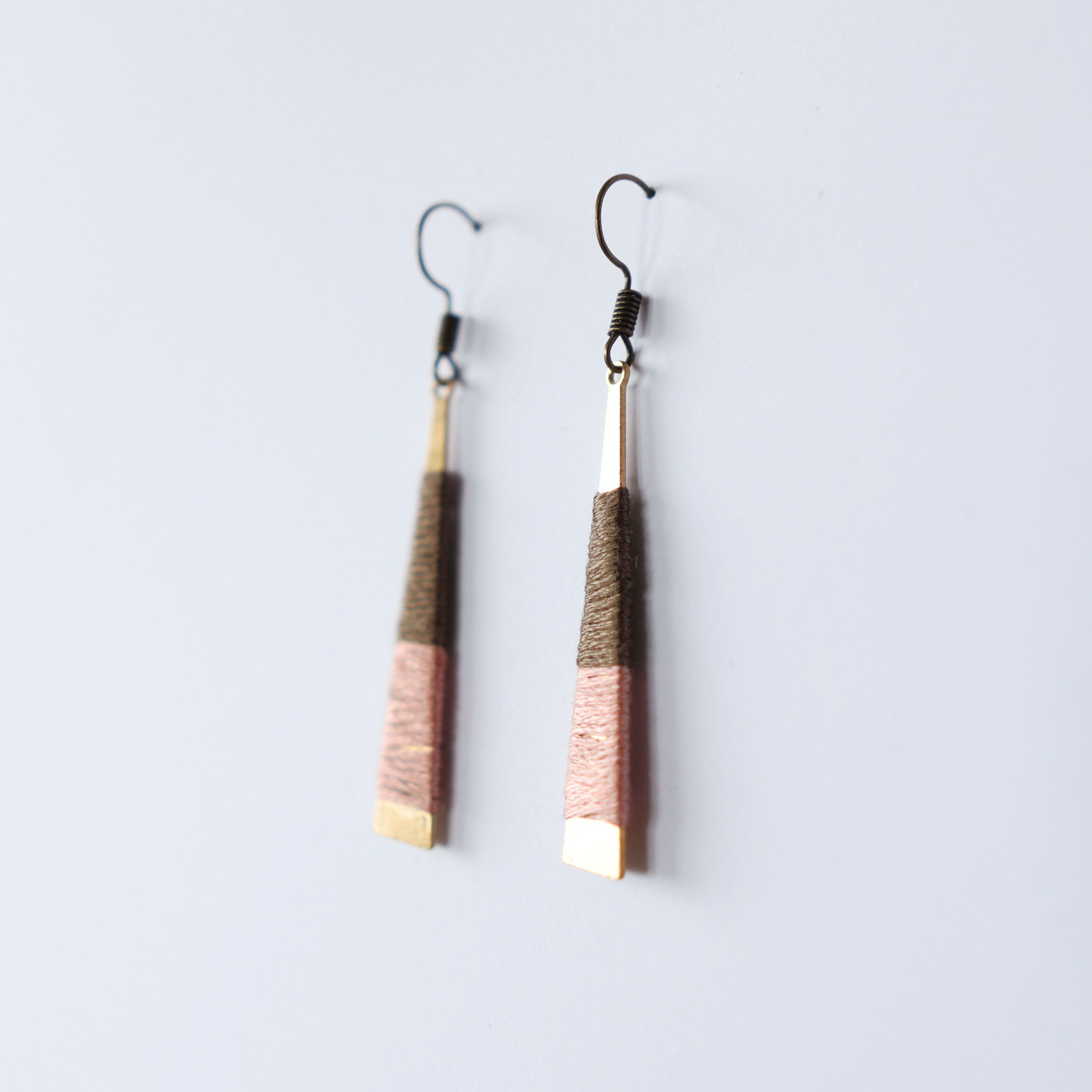 Pink & Brown triangle Brass + Threadを仕入れる | ECモールに無い商品の仕入れならorosy（オロシー）