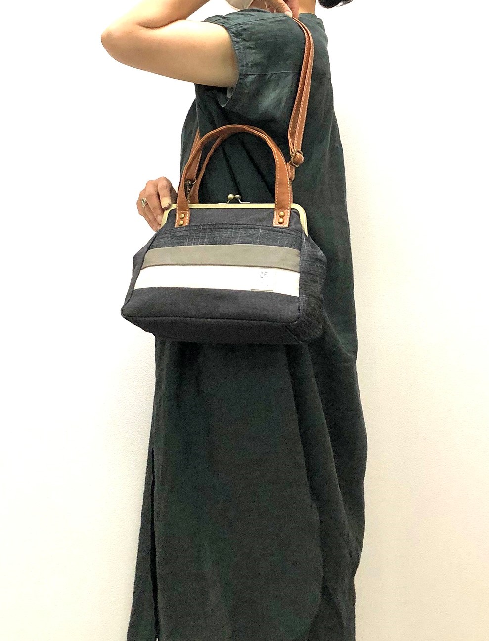 デニムパッチワークガマ口2WAY手さげを仕入れる | ECモールに無い商品の仕入れならorosy（オロシー）